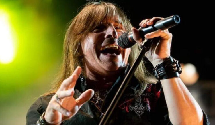 El cantante de "Rata Blanca" Adrián Barilari llega al Centro Cultural ...